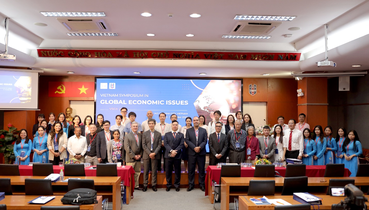 Khai mạc Diễn đàn Việt Nam về Các vấn đề kinh tế toàn cầu năm 2023 ...