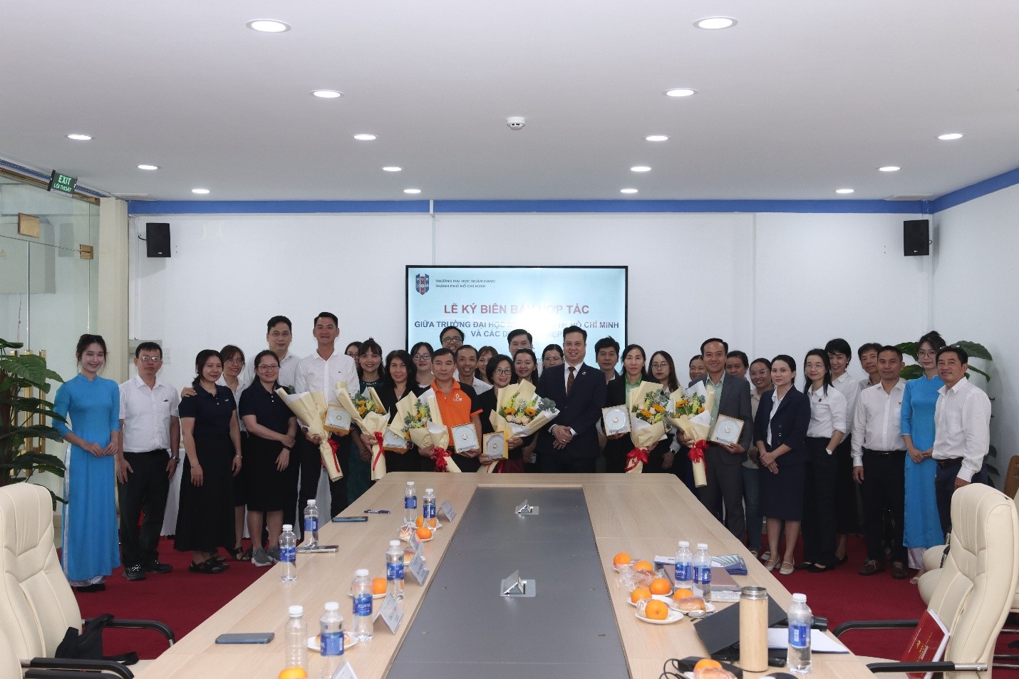 Lễ Kí Kết MOU Hợp Tác Giữa Trường Đại Học Ngân Hàng Tp. Hồ Chí Minh Và ...